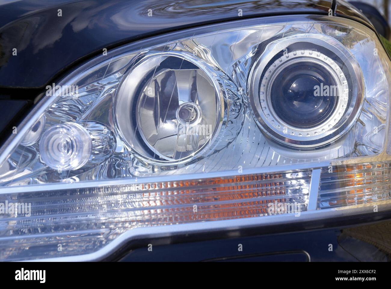 Mercedes headlights hi-res stock photography and images - Alamy