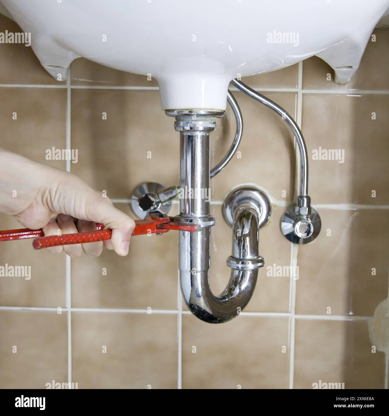 Hand of a plumber fixing a drain Stock Photo - Alamy