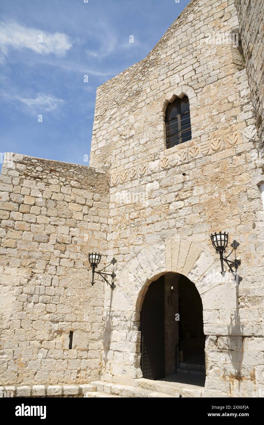 View of the inner court of Pope Luna's Castle in Peniscola, Valencia ...