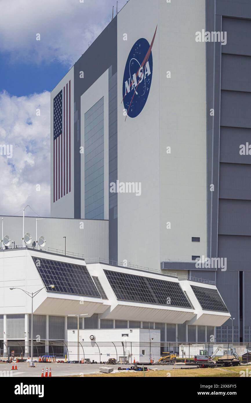 Enormous NASA Vehicle Assembly Building Stock Photo - Alamy
