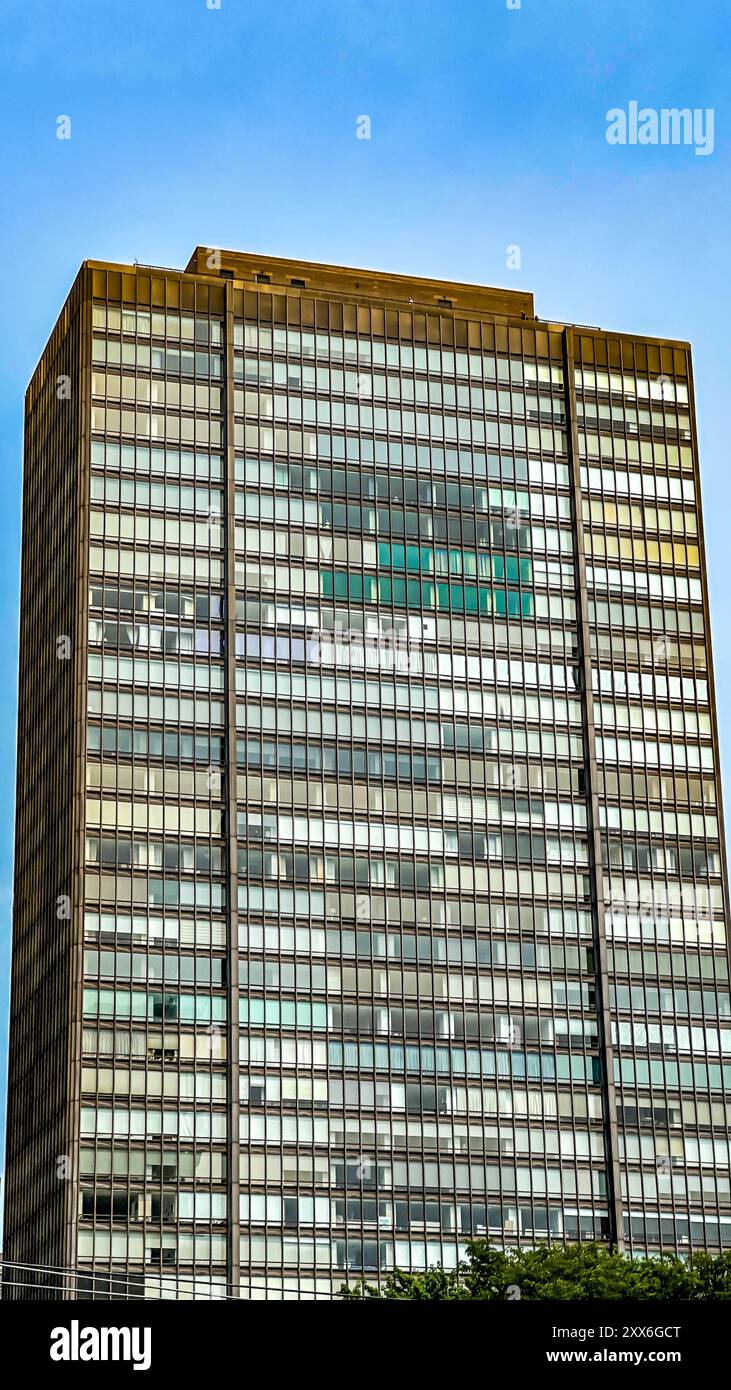 Skyscraper rectangle windows hi-res stock photography and images - Alamy