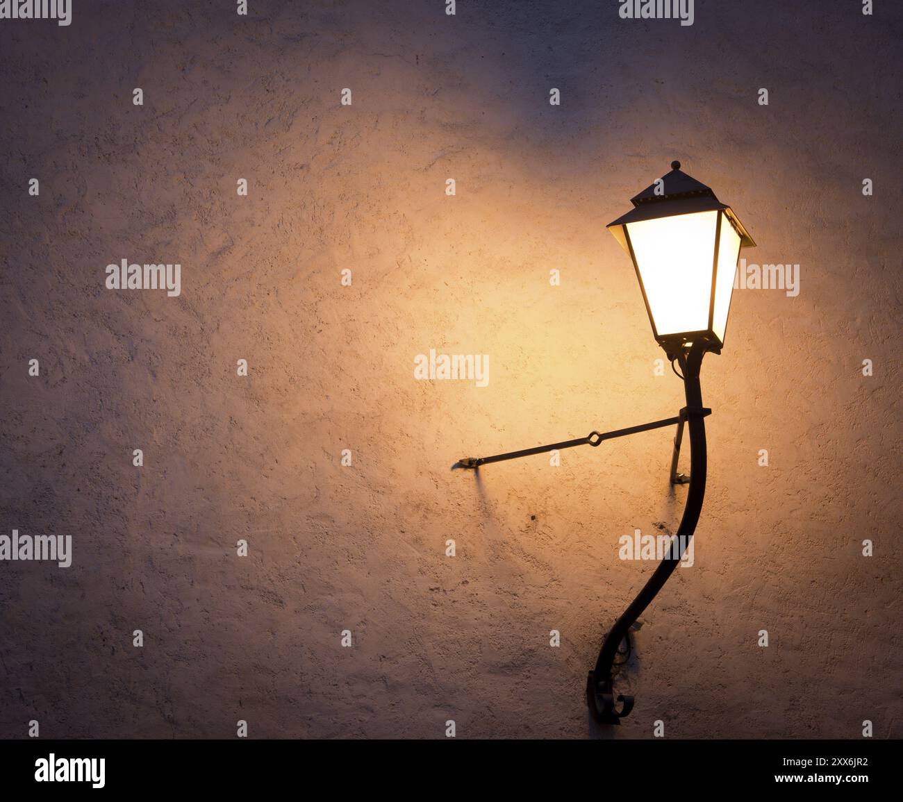 Old fashioned street light Stock Photo - Alamy