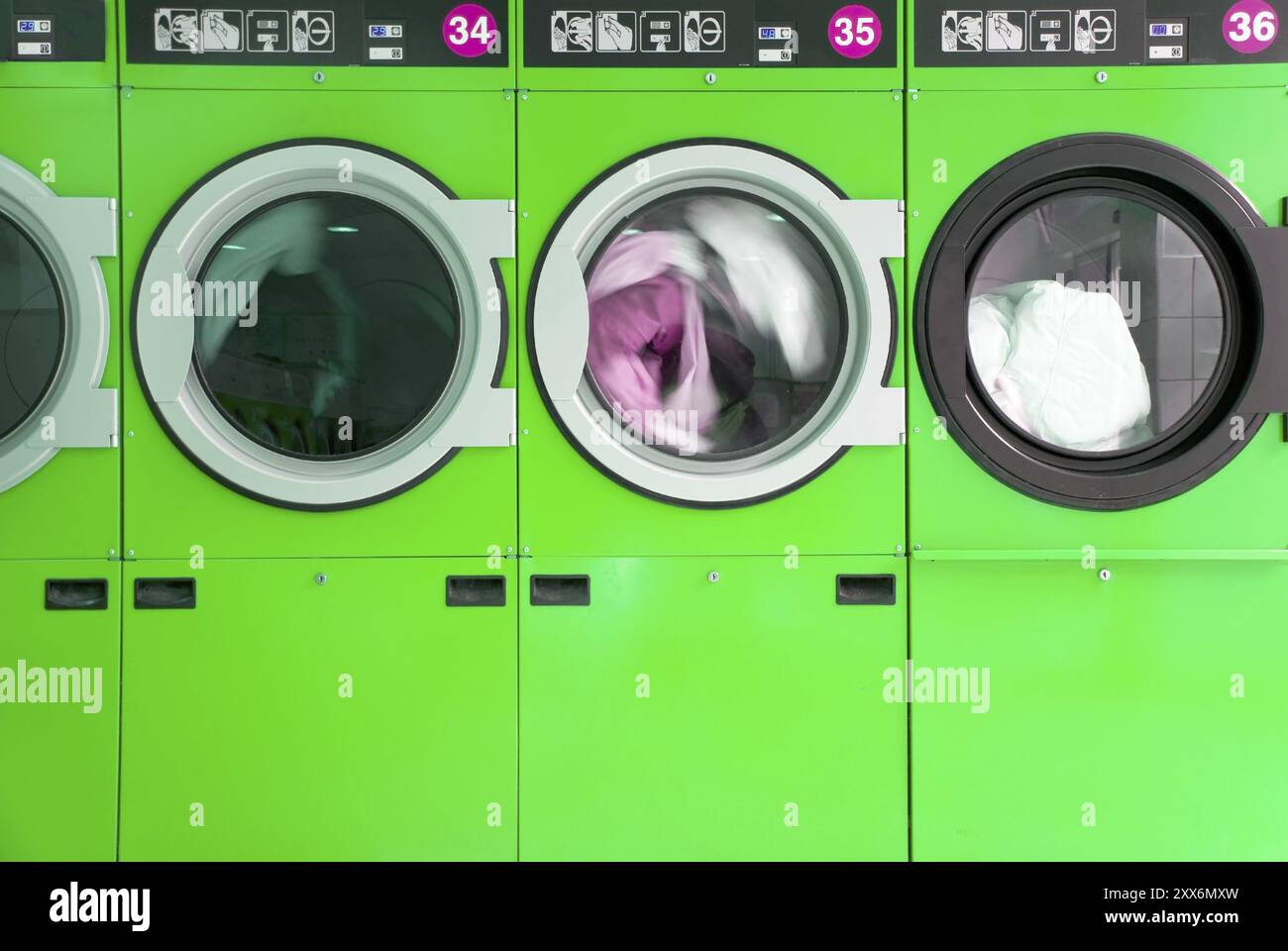Laundrette hi-res stock photography and images - Alamy