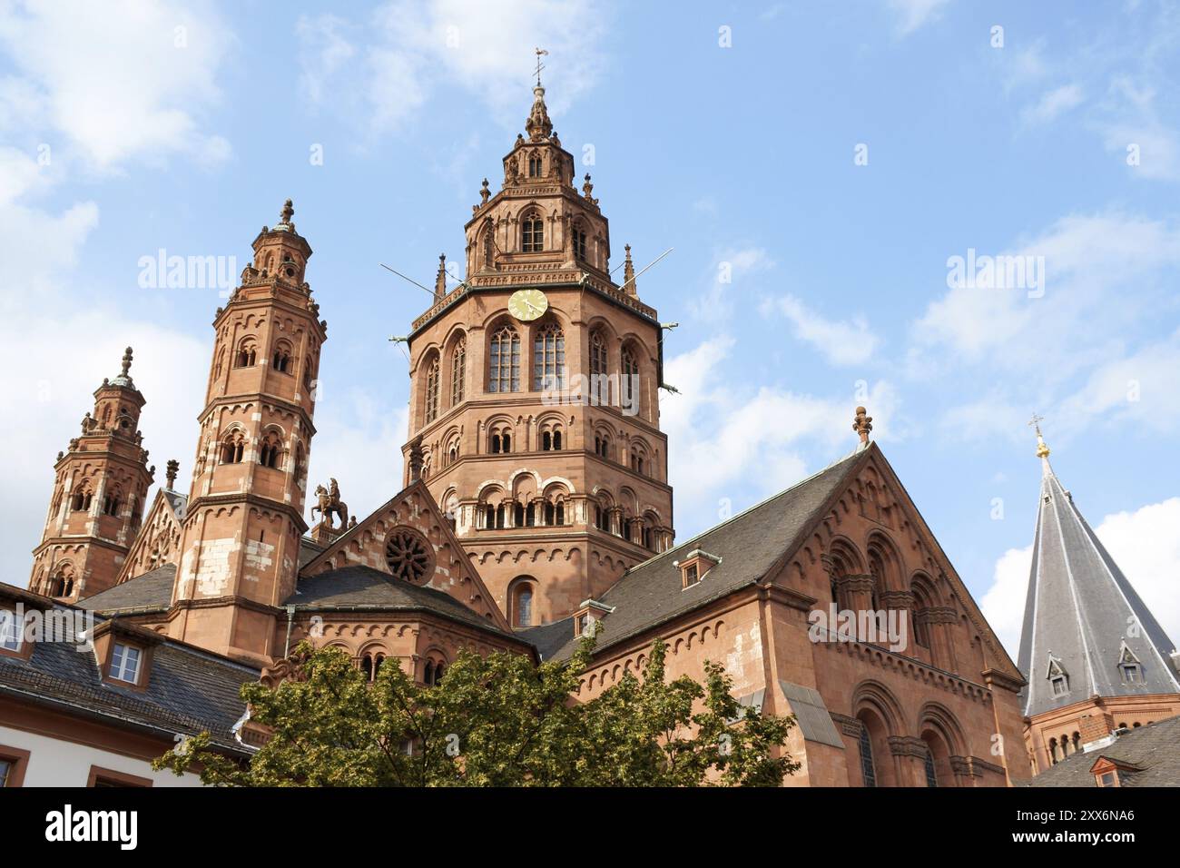 Above the roofs of the houses in the old town of Mainz rises the six ...