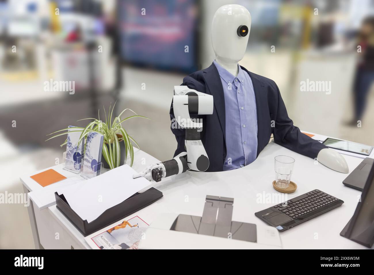 Robot labor hi-res stock photography and images - Alamy