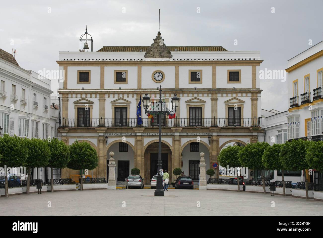 View whitewashed city medina hi-res stock photography and images - Alamy
