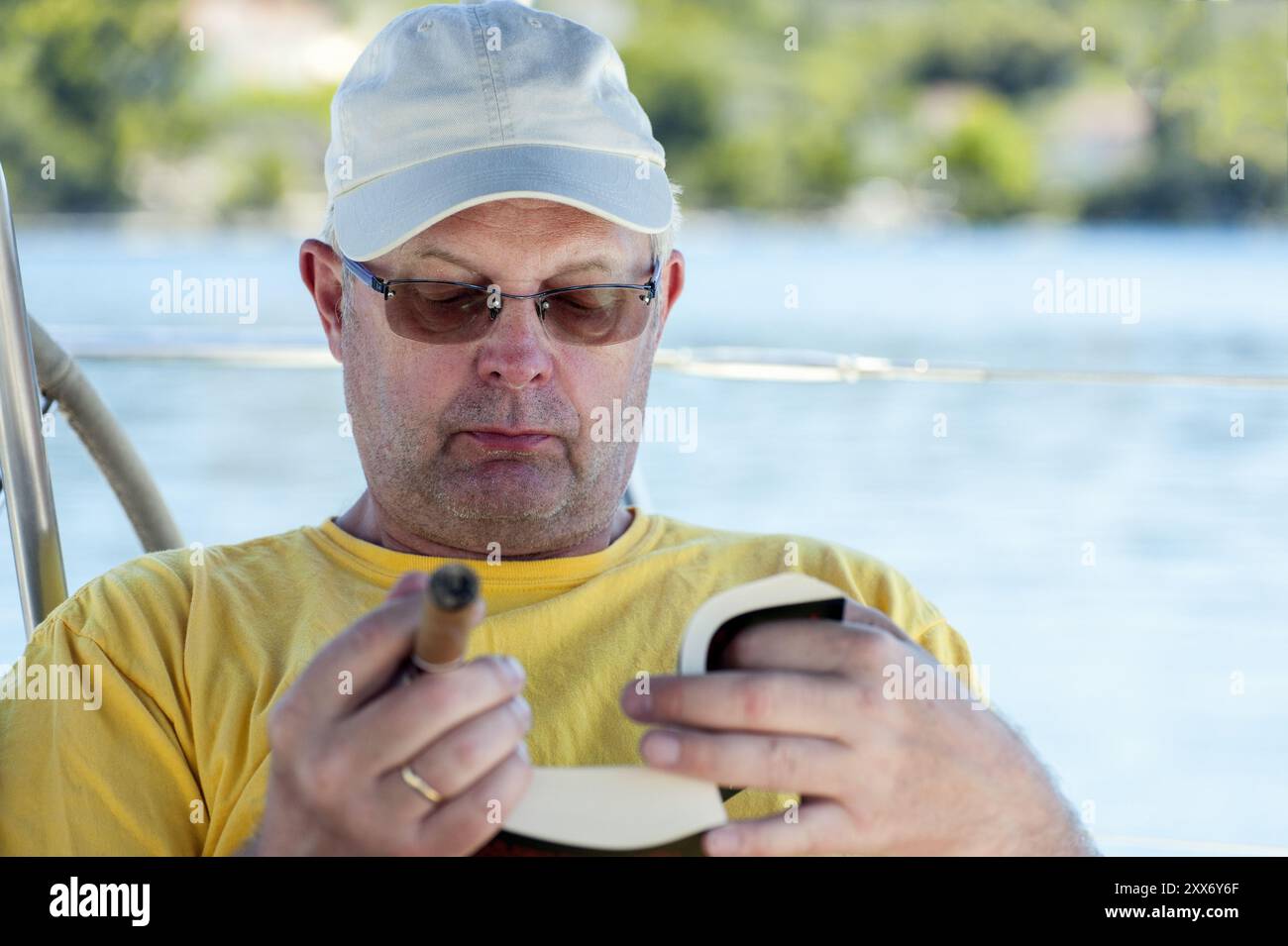 Reading man with book and cigar Stock Photo - Alamy