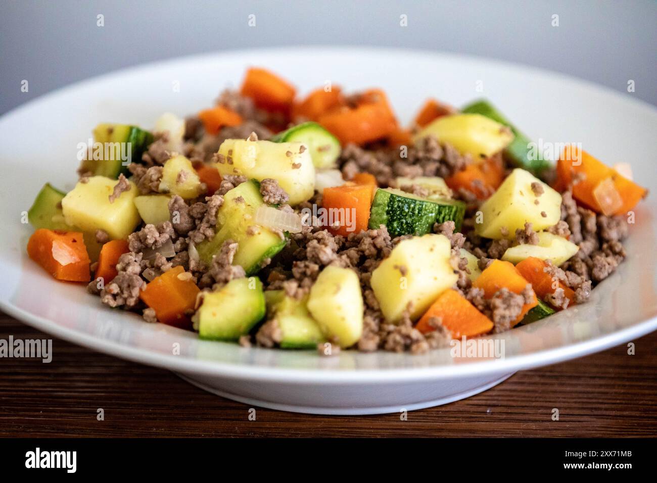 Hearty and nutritious food, ground beef with vegetables. Real low carb ...