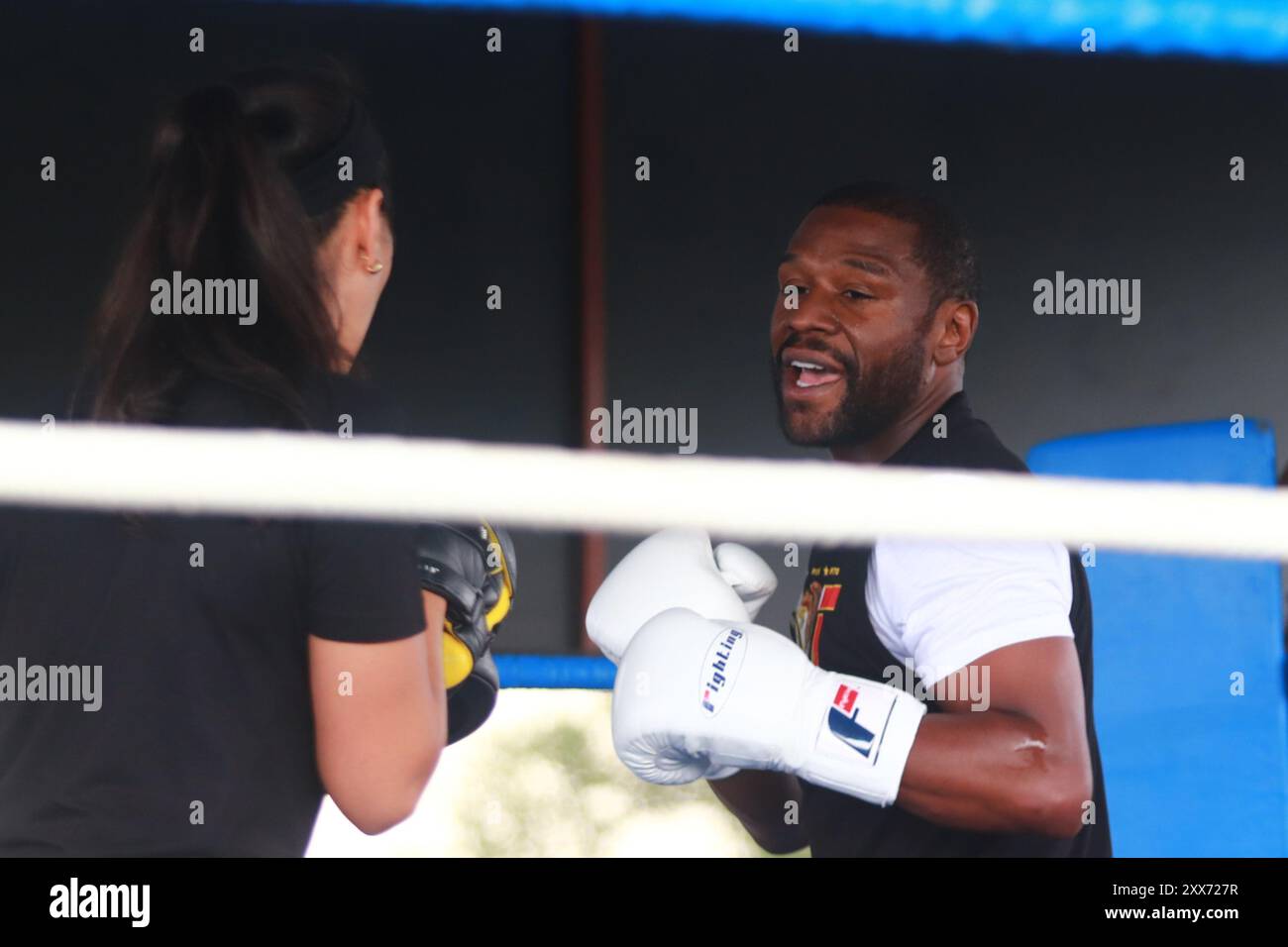Mexico City, Mexico. 22nd Aug, 2024. American boxer Floyd Mayweather Jr ...
