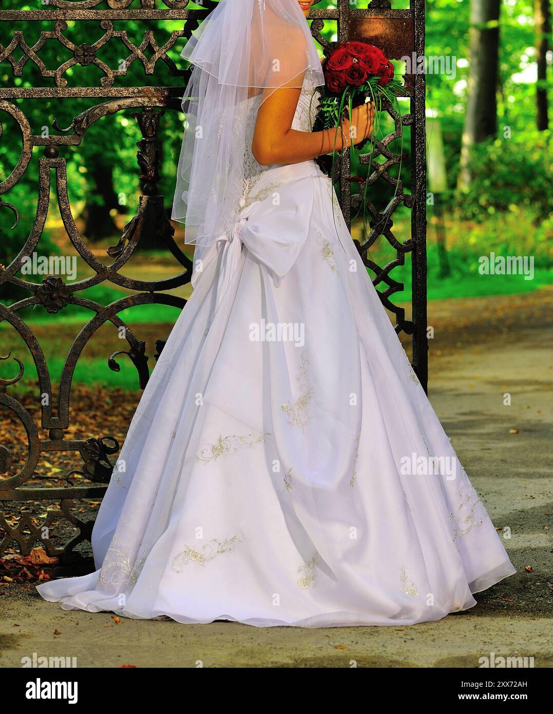 Wedding Couple, Happy Romantic Bride and Groom,Wedding Couple, Happy ...