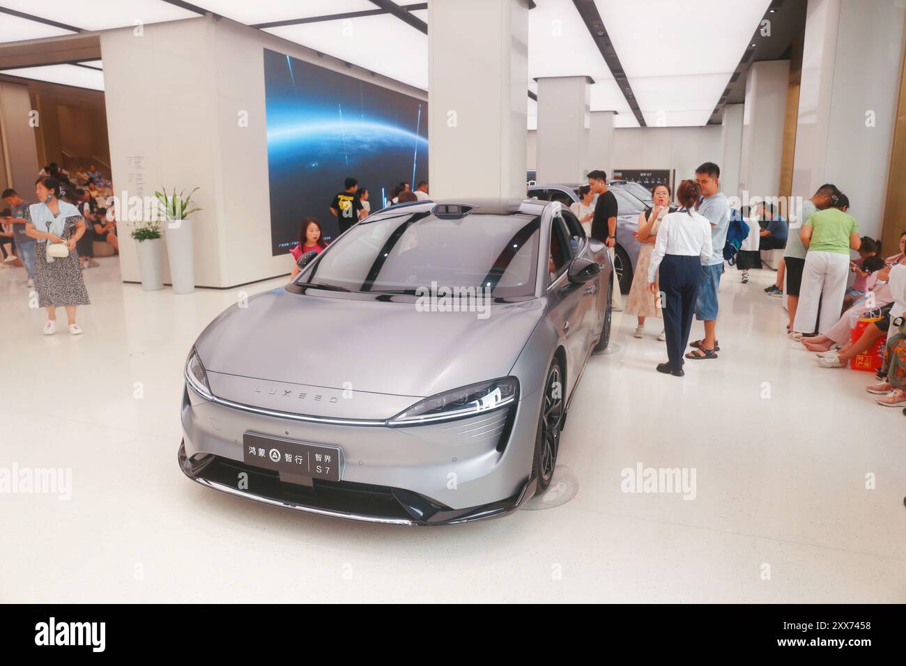 SHANGHAI, CHINA - AUGUST 22, 2024 - Customers experience the new energy ...