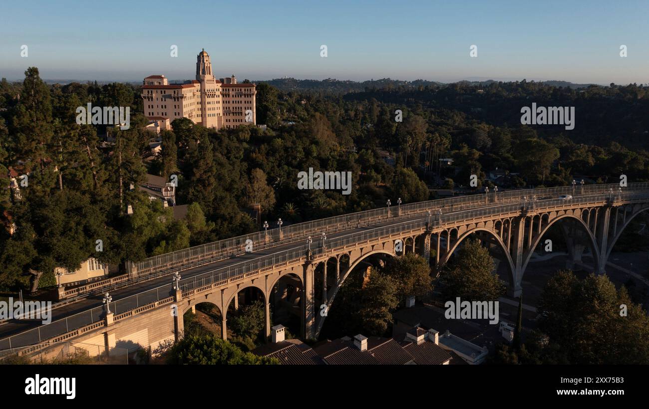 Sunset view of the historic skyline and bridges of downtown Pasadena ...
