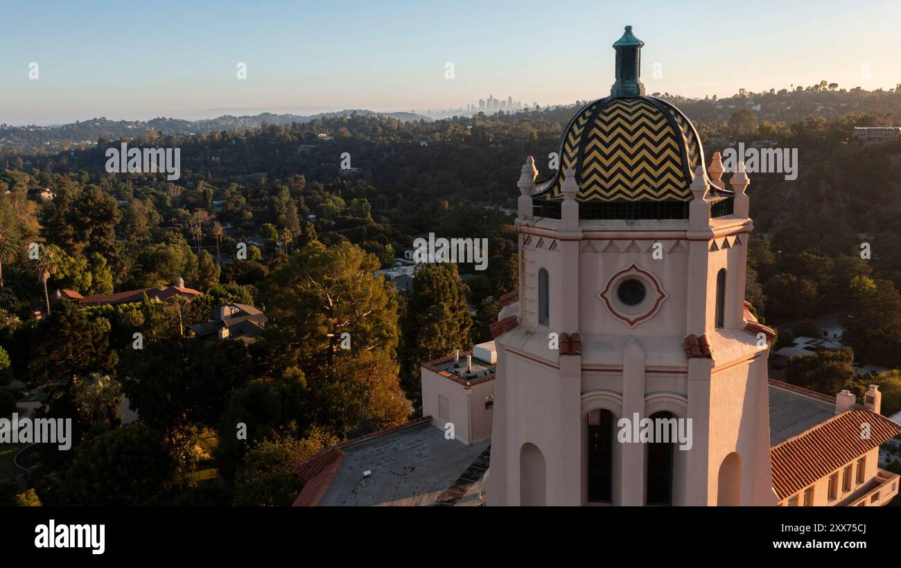 Sunset view of the historic skyline of downtown Pasadena, California ...