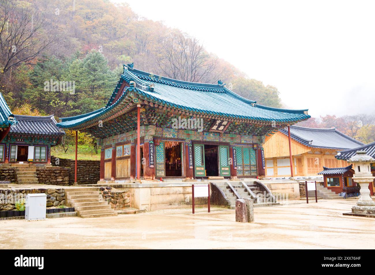 Temple at Seoraksan national park, South Korea Stock Photo - Alamy