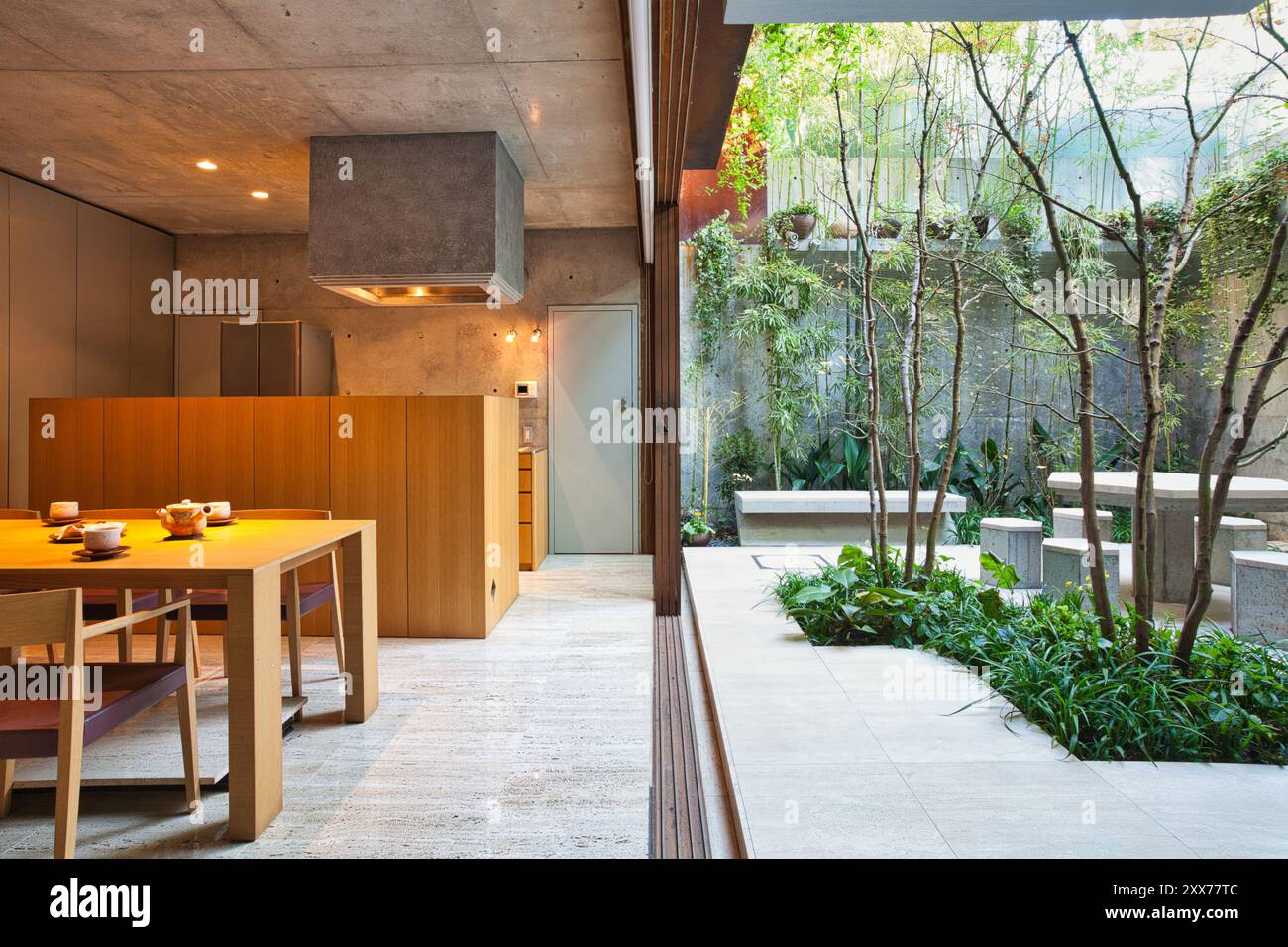 Traditional japanese home interior hi-res stock photography and images ...