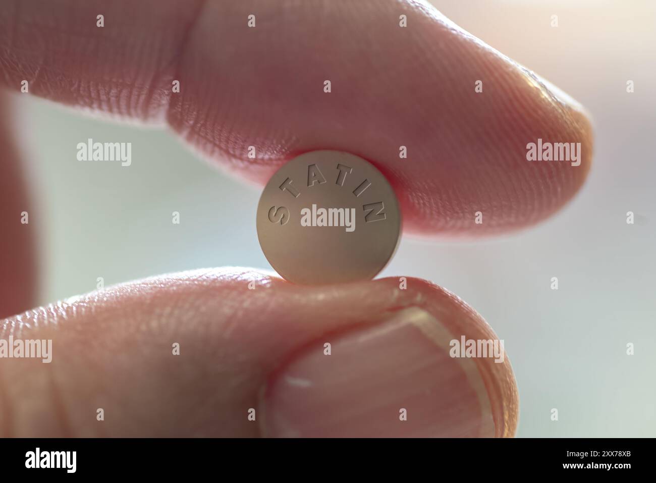 Holding statin hi-res stock photography and images - Alamy