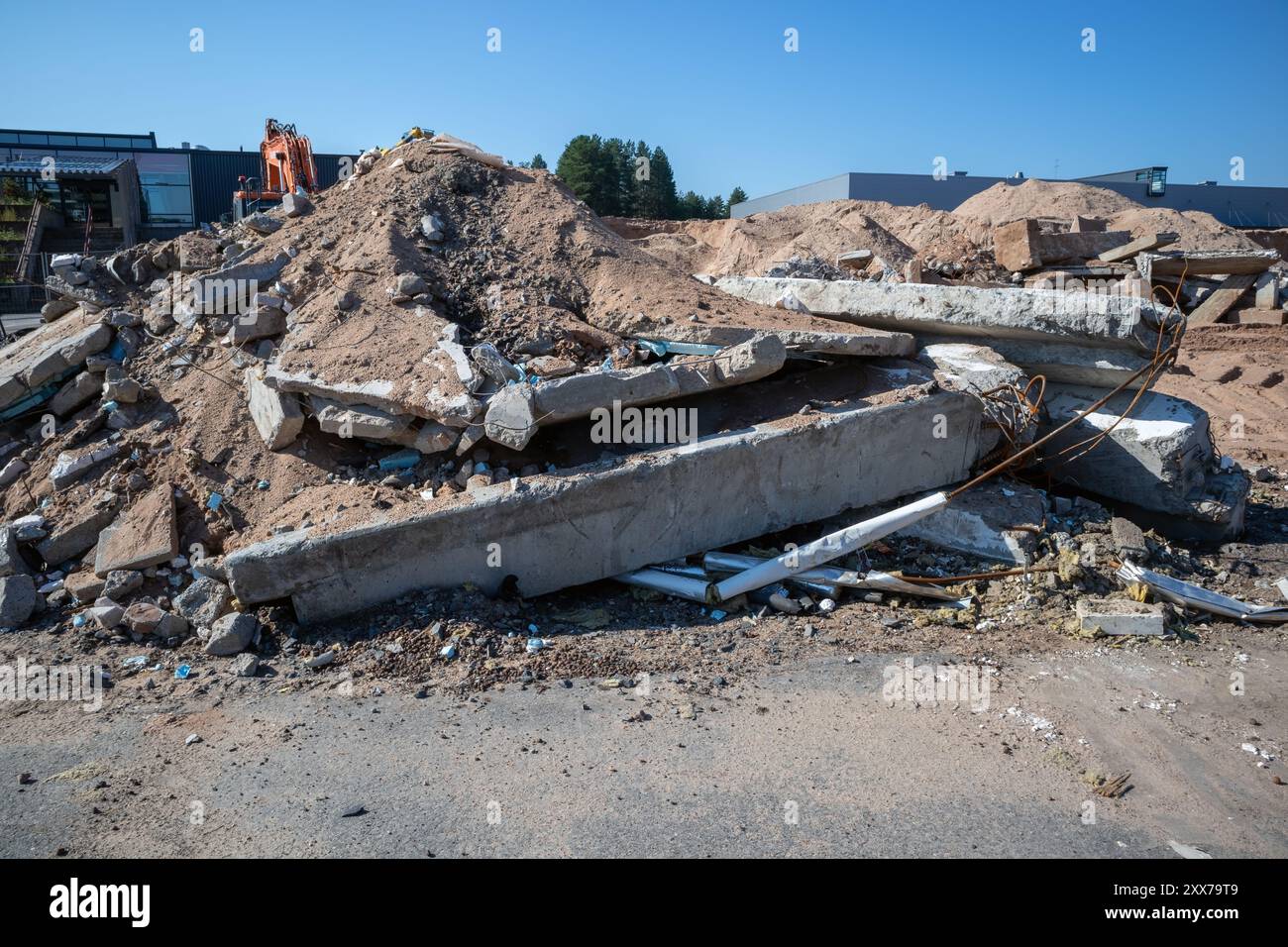 Demolition material hi-res stock photography and images - Alamy