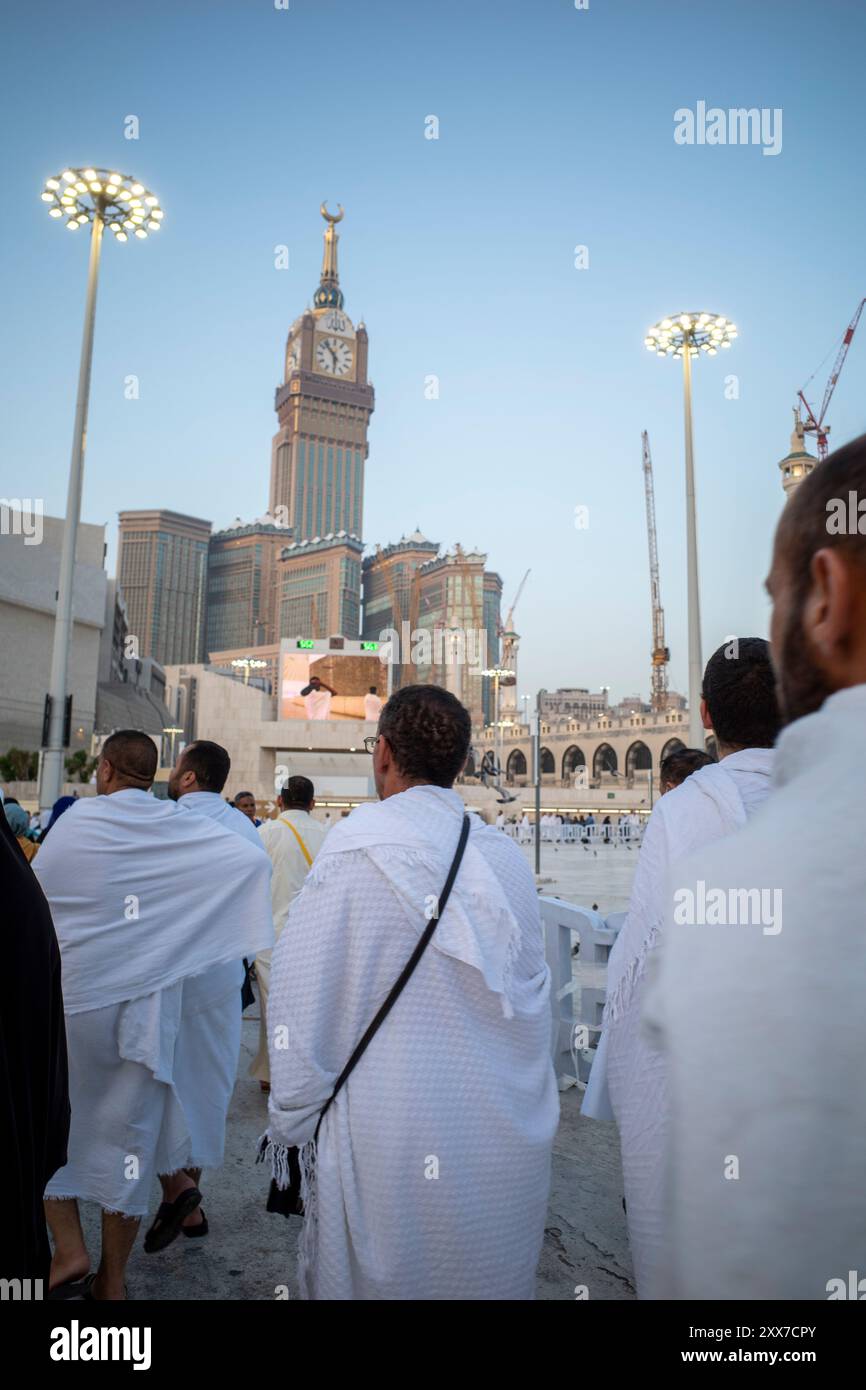 Mecca, Saudi Arabia - June 5, 2024: Hajj and Umrah pilgrims from around ...