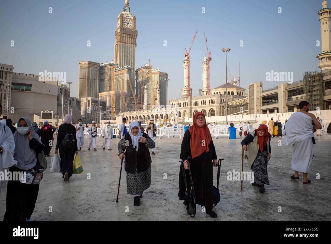 Mecca, Saudi Arabia - June 8, 2024: Old women, Hajj and Umrah pilgrims ...