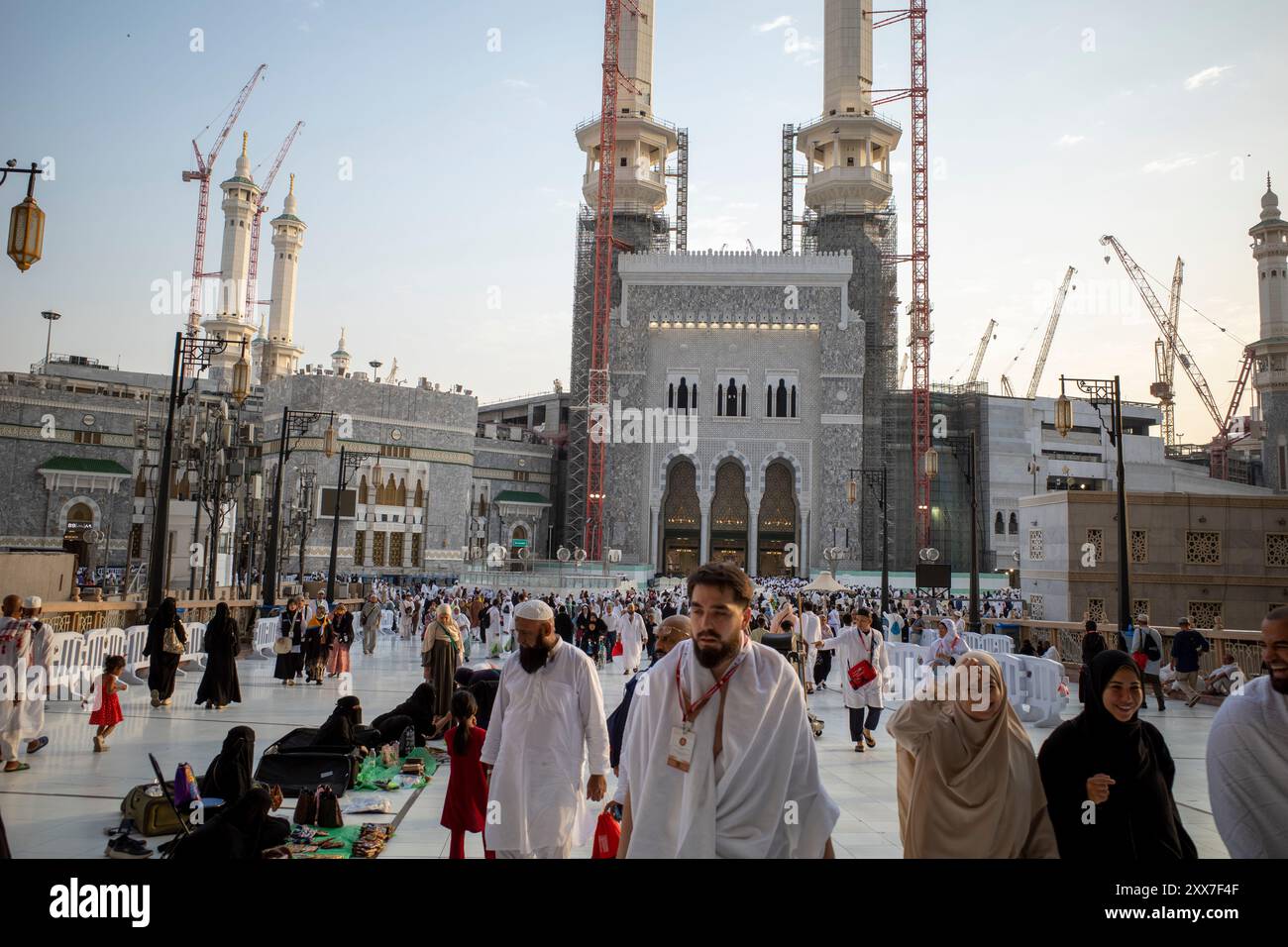 Mecca, Saudi Arabia - June 8, 2024: Hajj and Umrah pilgrims from around ...