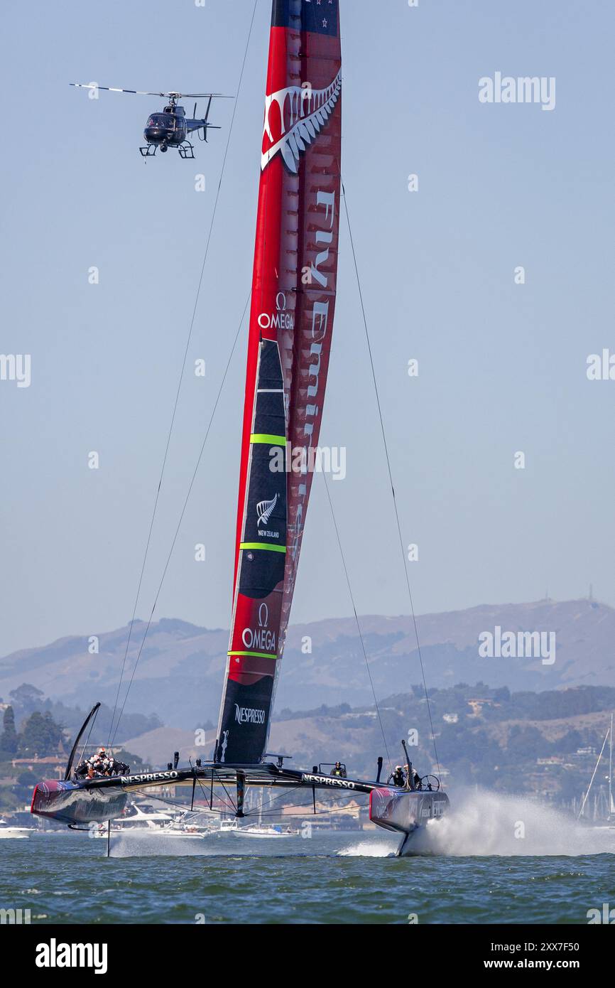 Den 34. America's Cup avholdes inne i San Francisco Bay. Etter uker med ...