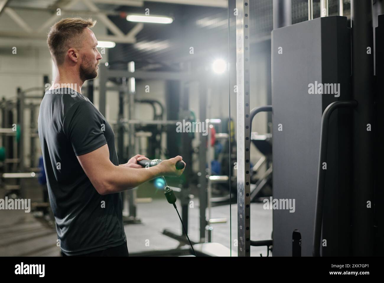 Professional bodybuilder doing barbell curl with weight machine Stock ...