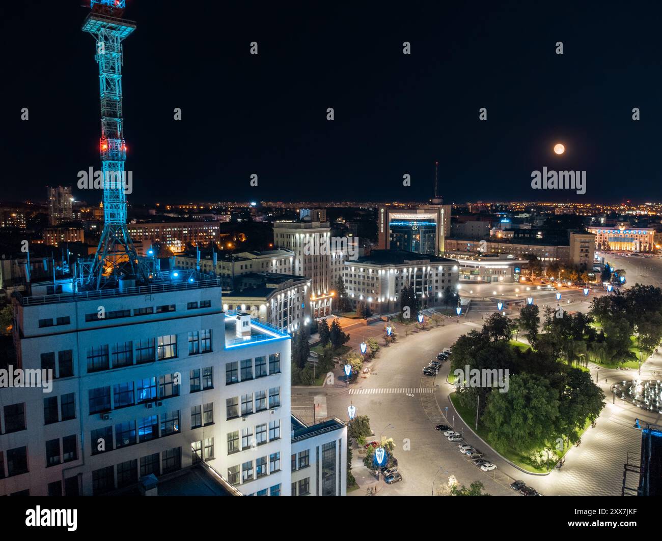 City building rooftop night hi-res stock photography and images - Alamy