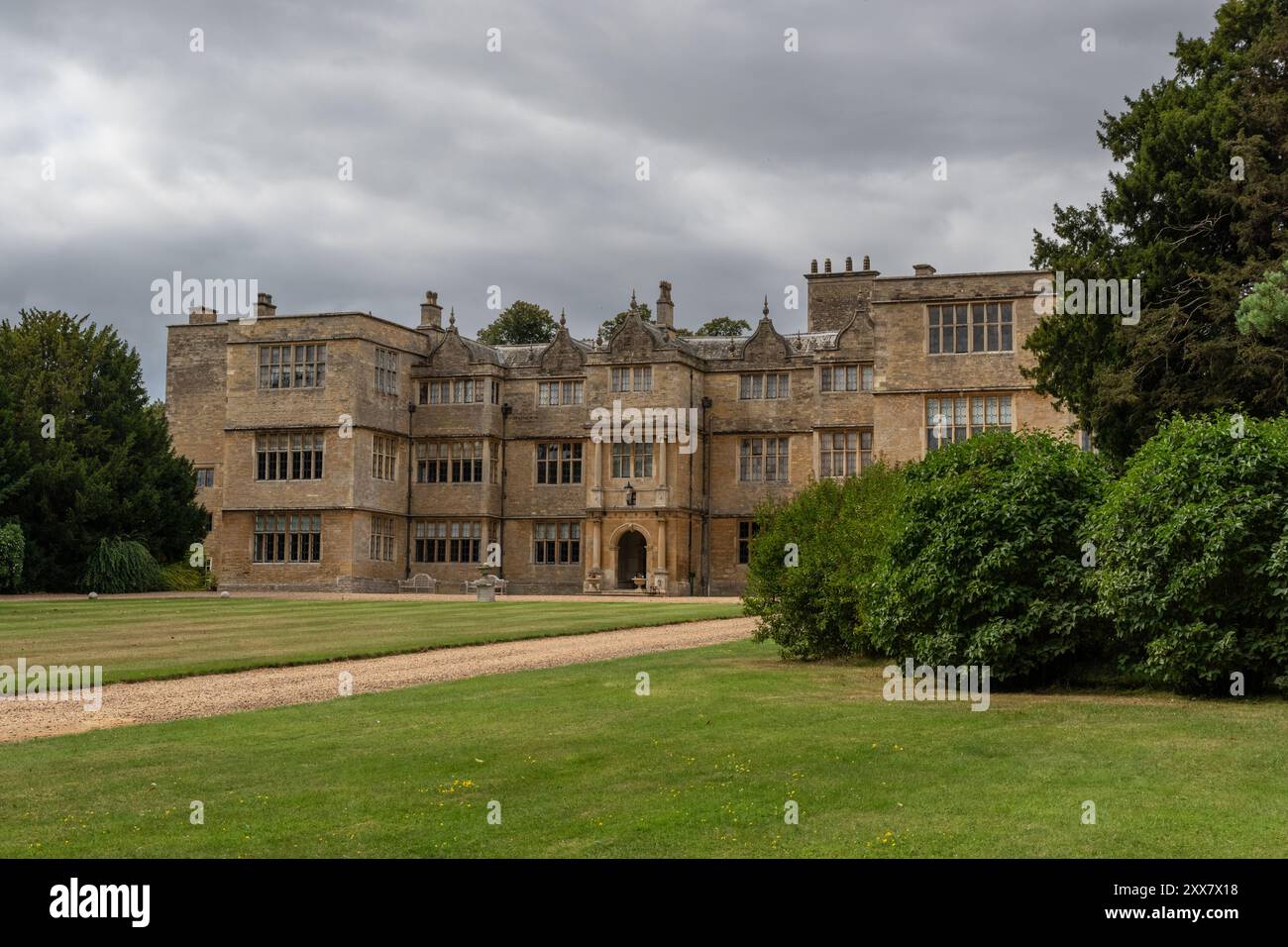 Gayhurst Court, Gayhurst, Buckinghamshire, UK; an Elizabethan country ...