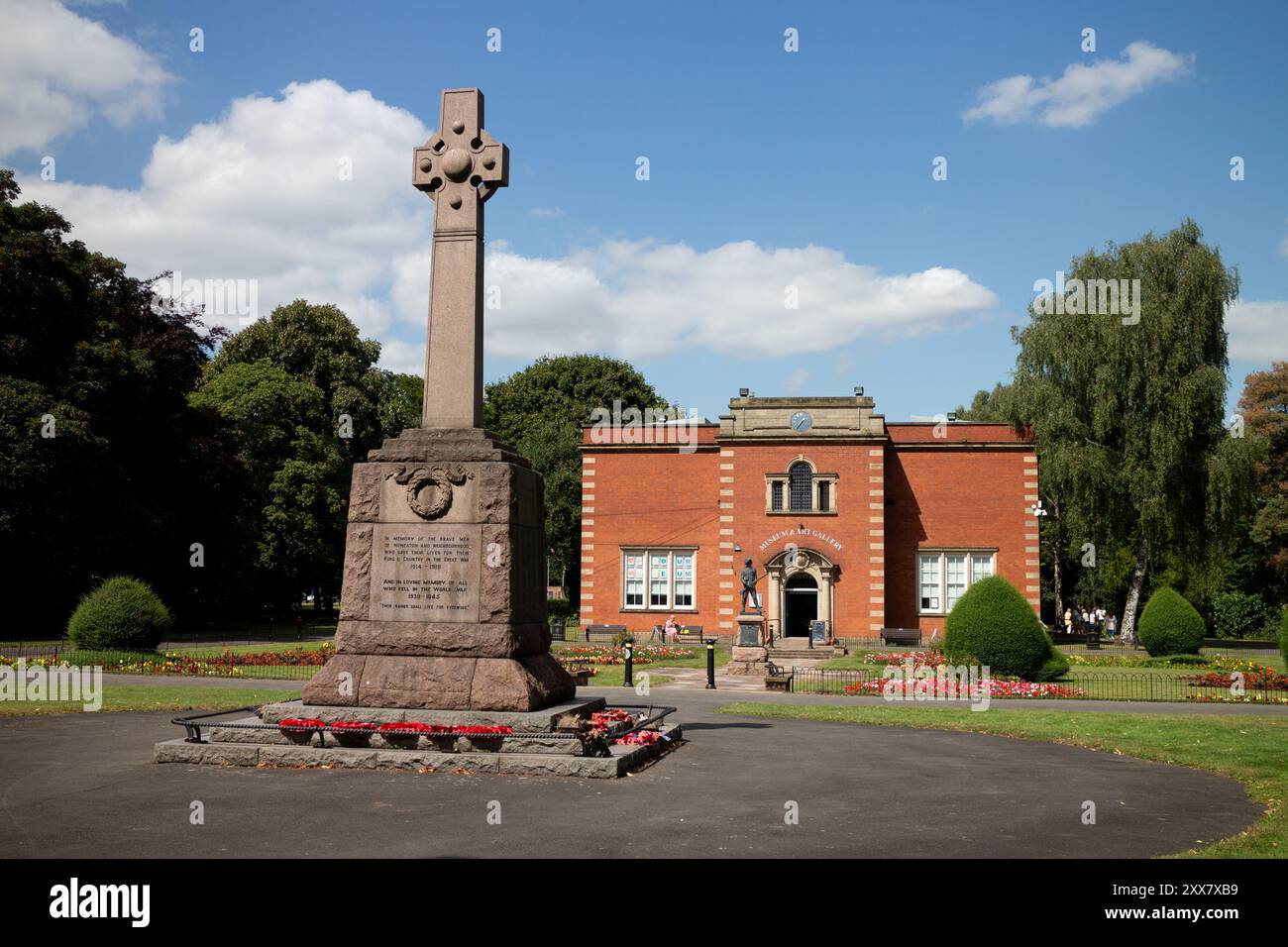 The Museum and Art Gallery and war memorial, Riversley Park, Nuneaton ...