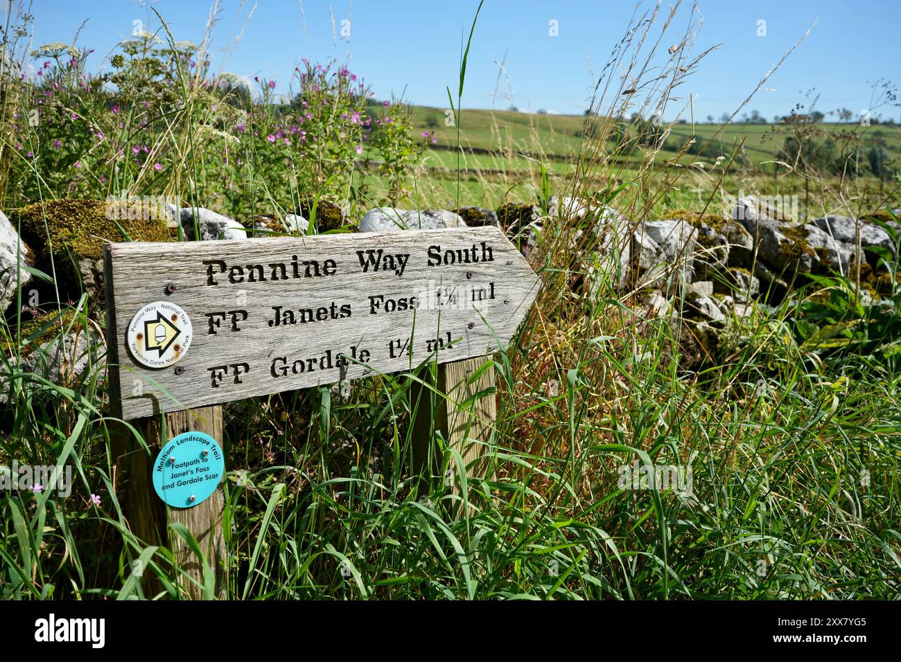 Pretty wooden sign on The Pennine Way with hills behind Stock Photo - Alamy