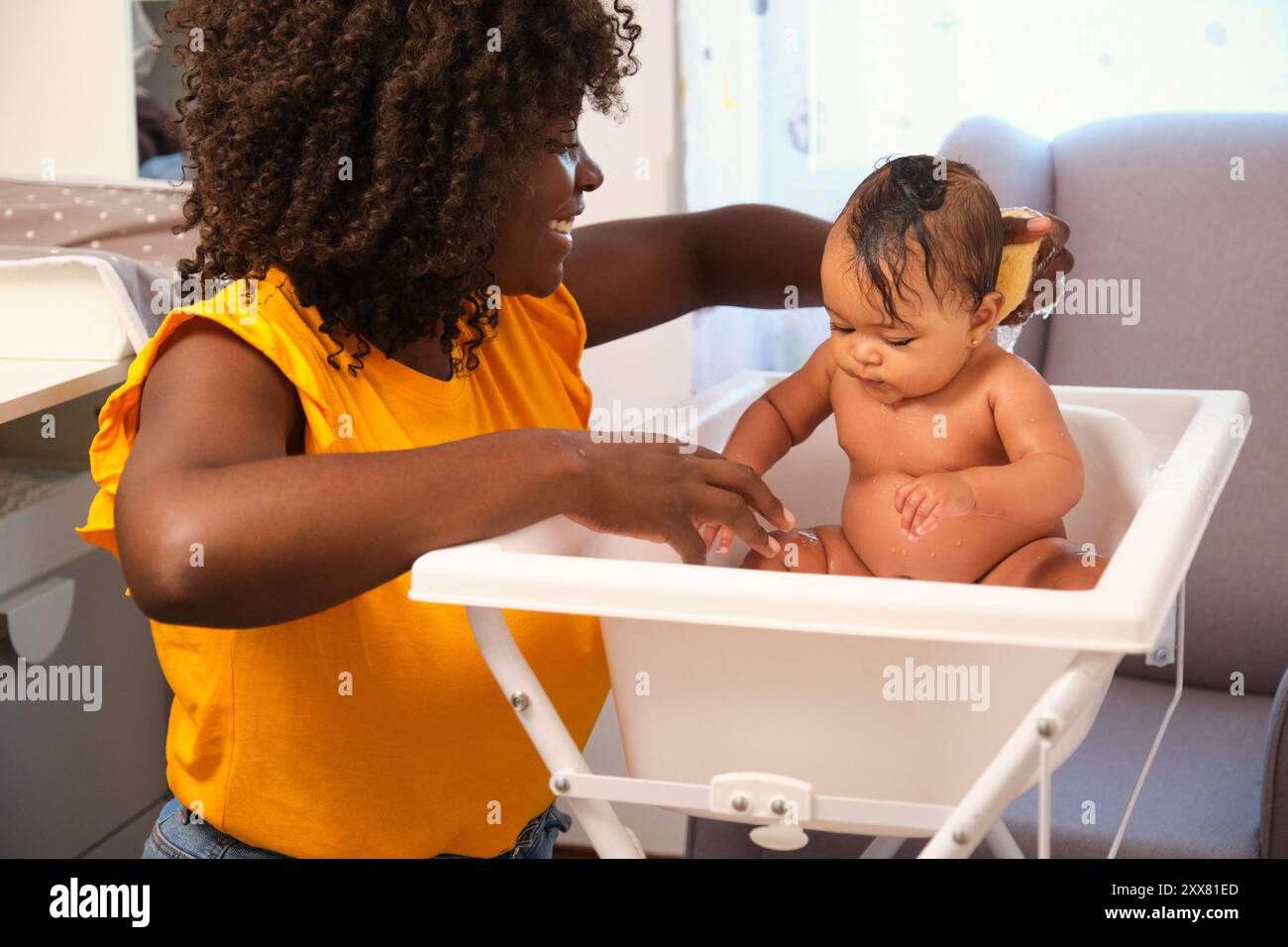 Girl in the bathtub hi-res stock photography and images - Alamy