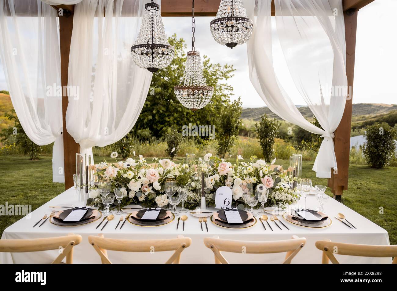 Modern wedding reception table at outdoor estate venue Stock Photo - Alamy