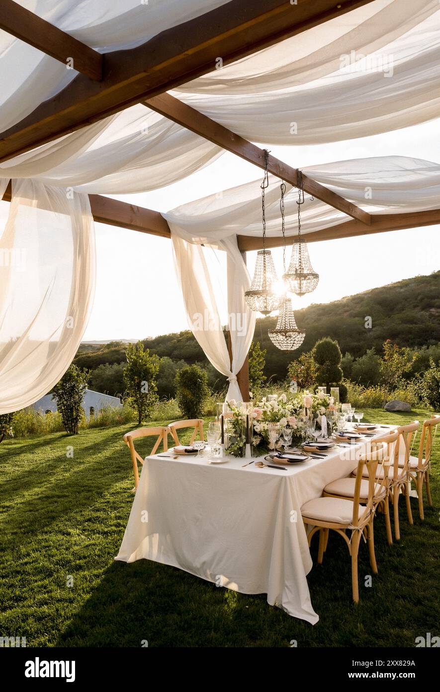 Wedding reception table at outdoor venue modern aesthetic elegant Stock ...