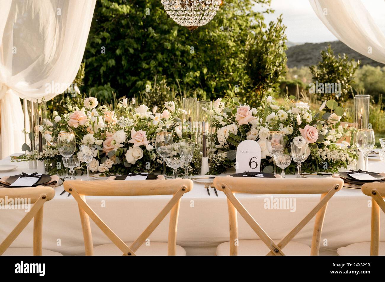 Luxury wedding banquet table decorated hi-res stock photography and ...