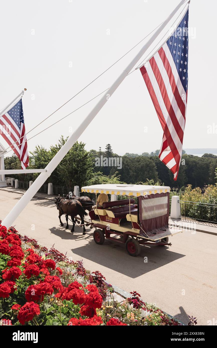 Mackinac island, horse, carriage hi-res stock photography and images ...