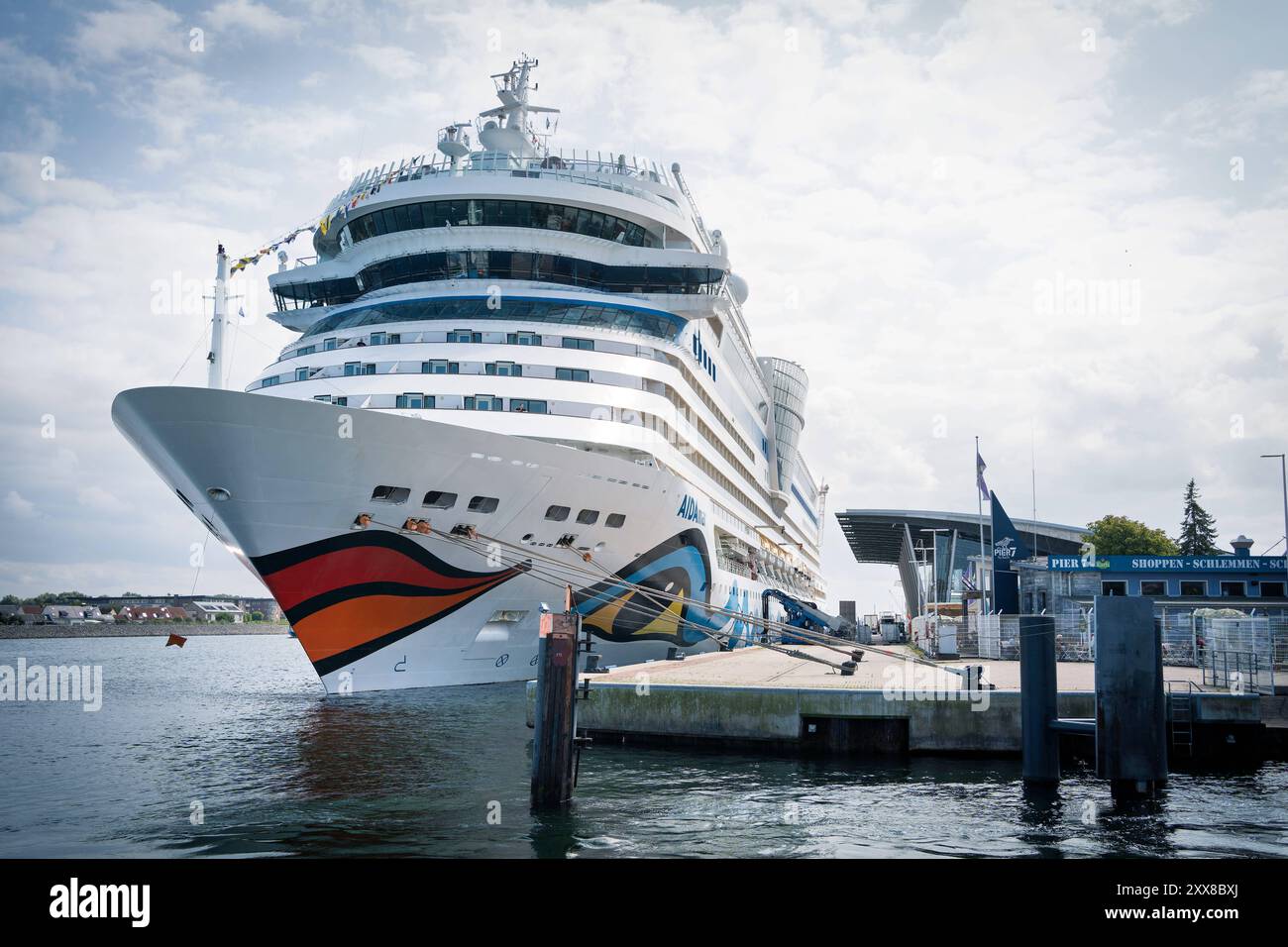 19.08.2024,Ostseebad Warnemünde.Die AIDAmar ist ein Kreuzfahrtschiff ...