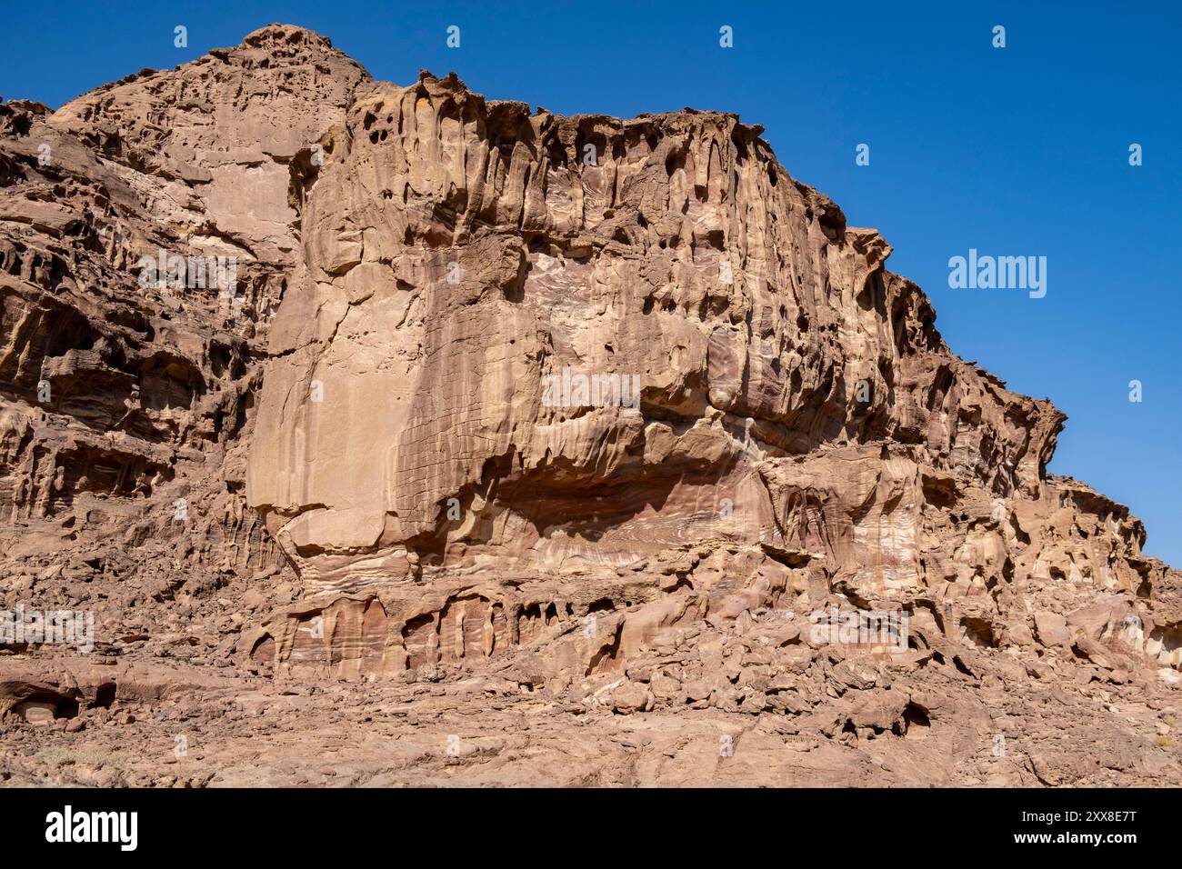 Jordan, landscape of the Rainbow Valley South of Petra Stock Photo - Alamy