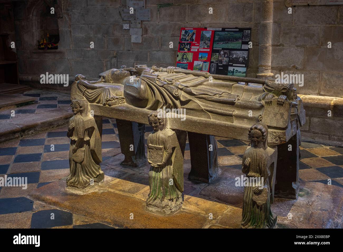 Saint ronan sculpture hi-res stock photography and images - Alamy