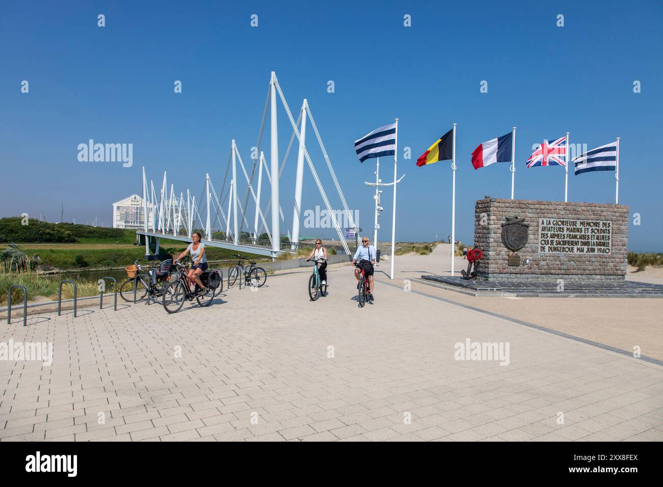 France, Nord, Dunkirk, Malo les bains, Grand Large footbridge designed ...