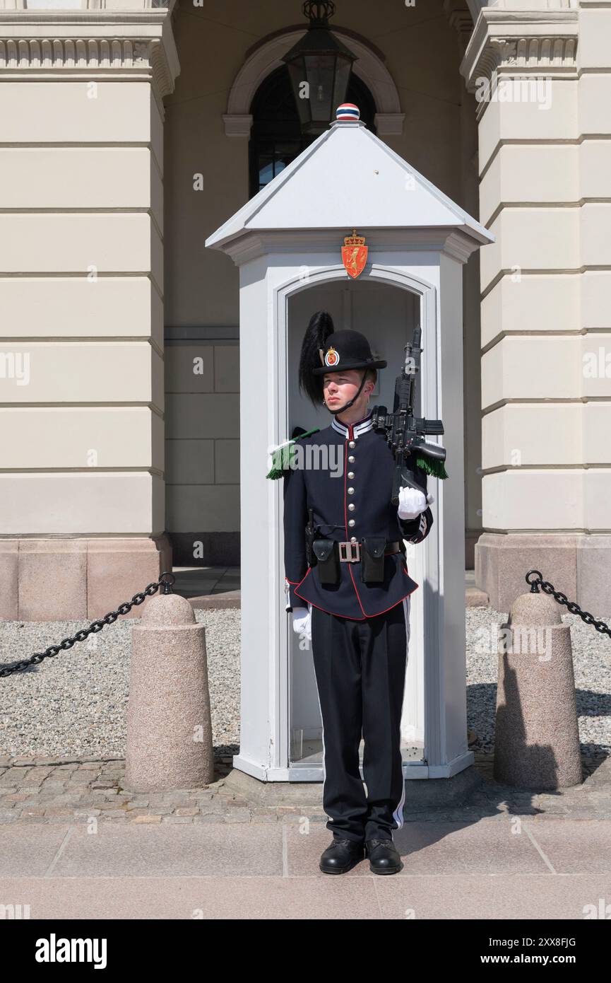 Norway, Oslo, downtown, royal palace guard Stock Photo - Alamy