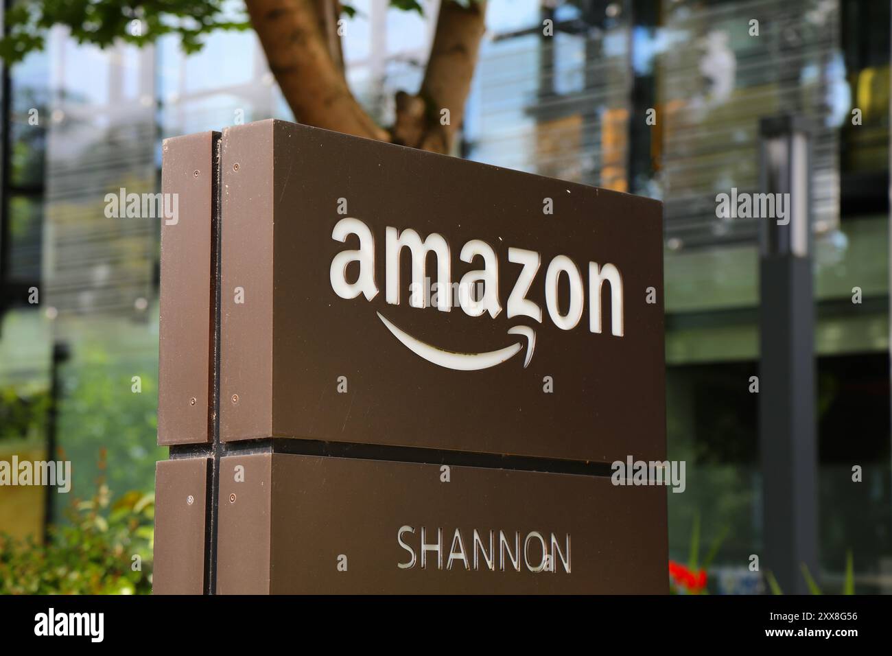 Amazon ireland office hi-res stock photography and images - Alamy