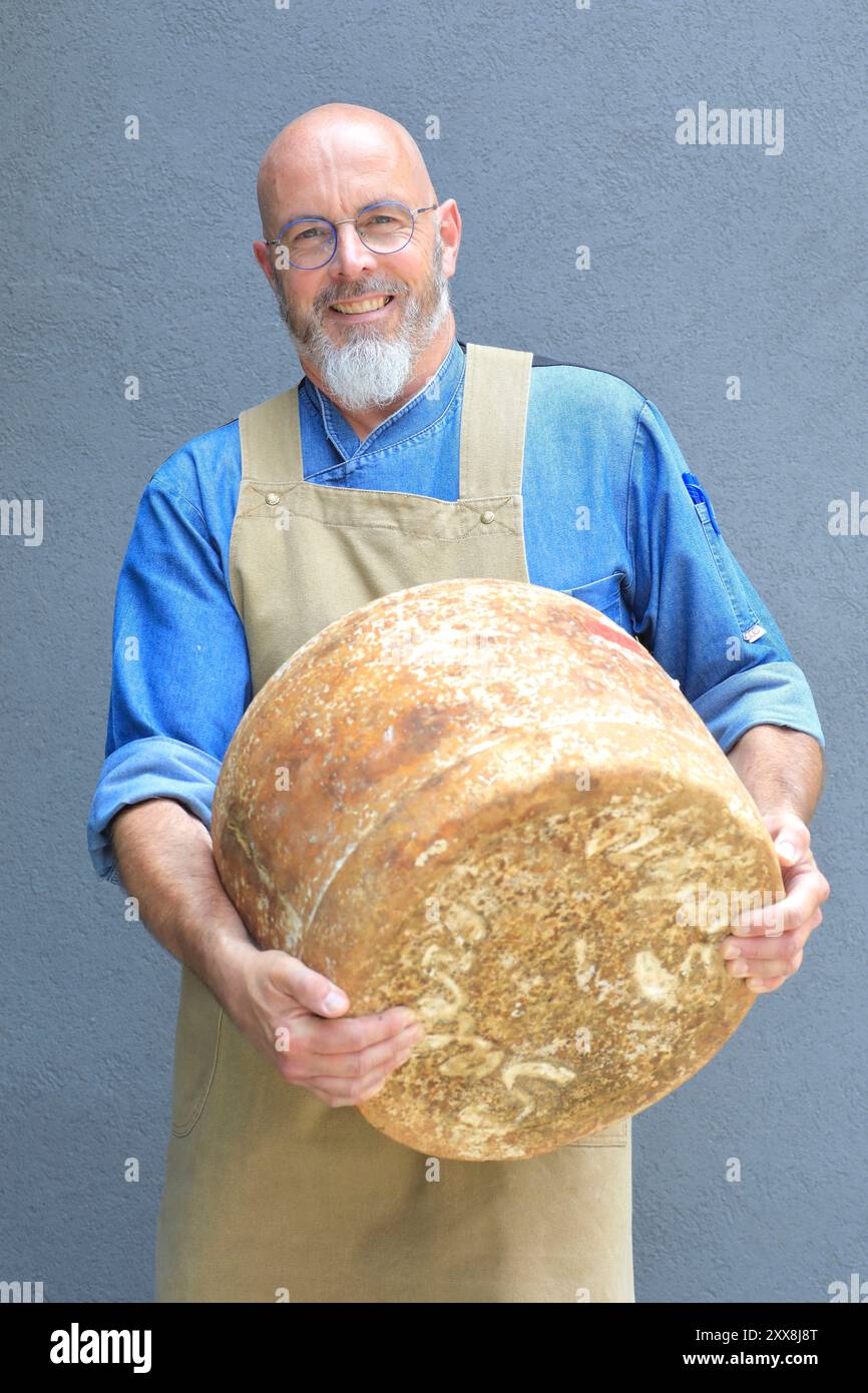France, Puy de Dome, Clermont Ferrand, fromagerie Nivesse, cheesemaker ...