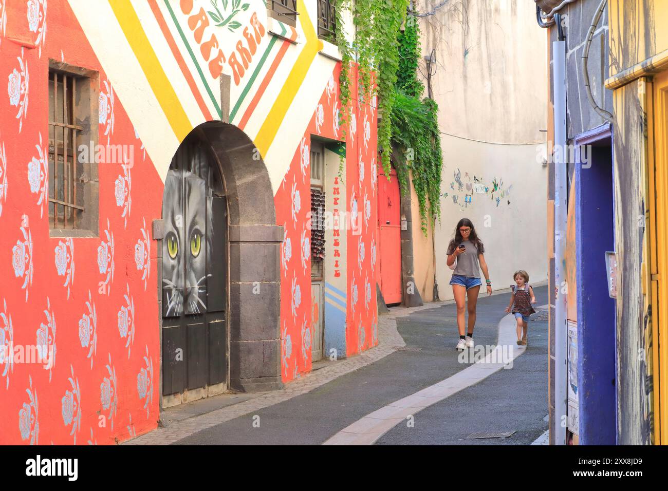 France, Puy de Dome, Clermont Ferrand, town centre, rue l'Abbé Girard ...