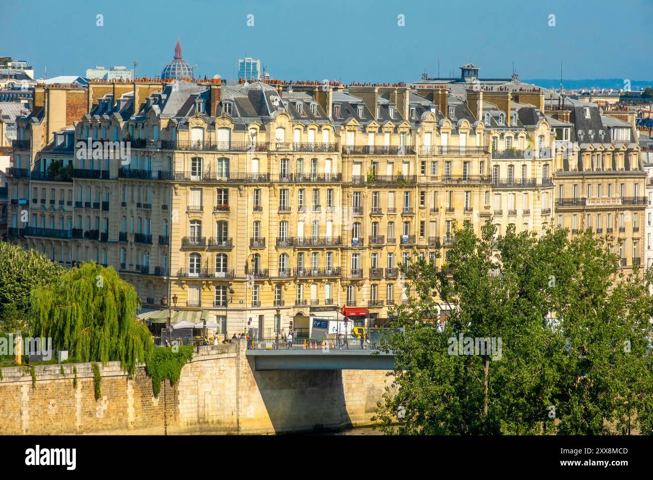 France, Paris, Haussmannian buildings on Saint Louis island Stock Photo ...