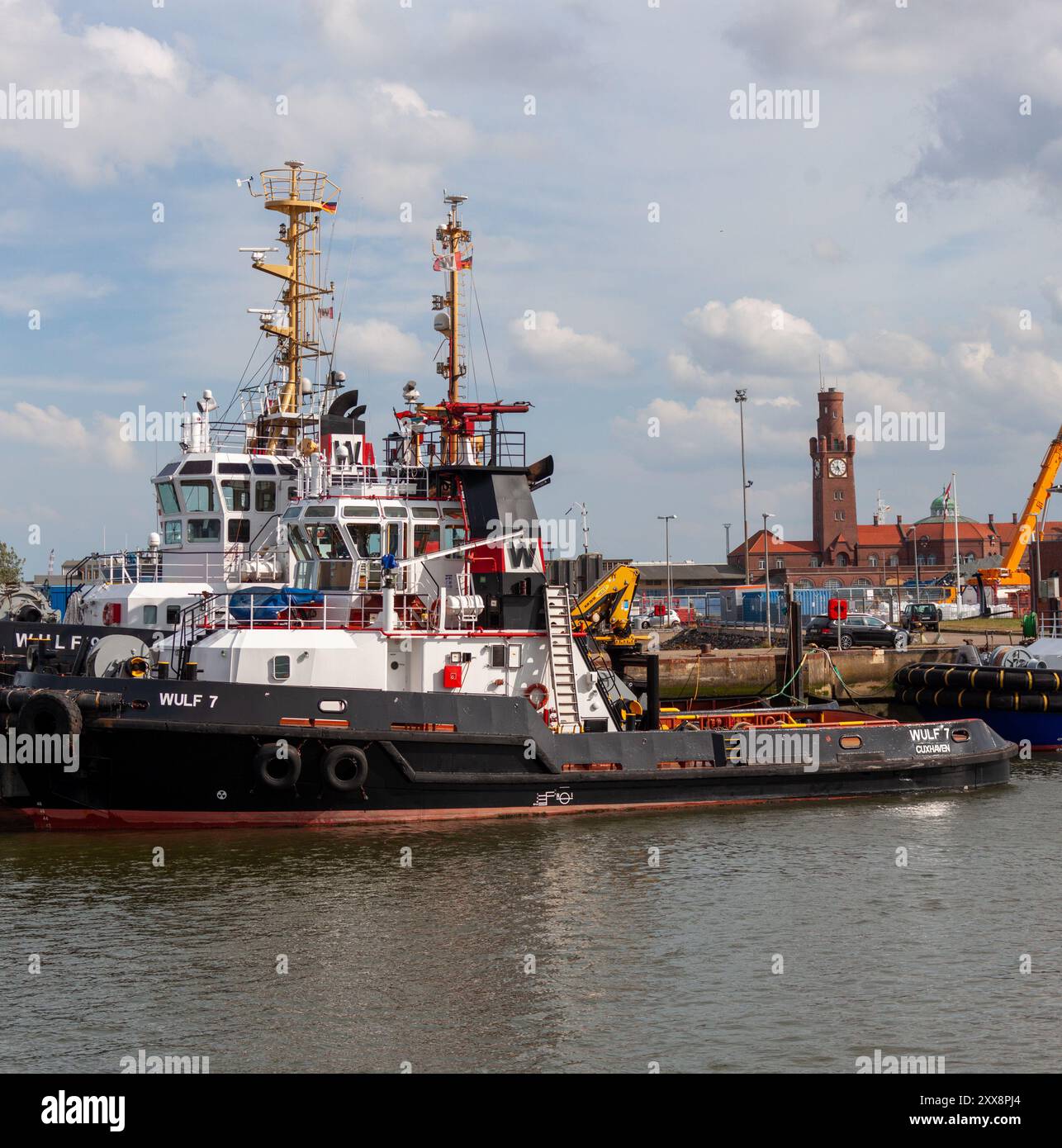 Harbor towing hi-res stock photography and images - Alamy