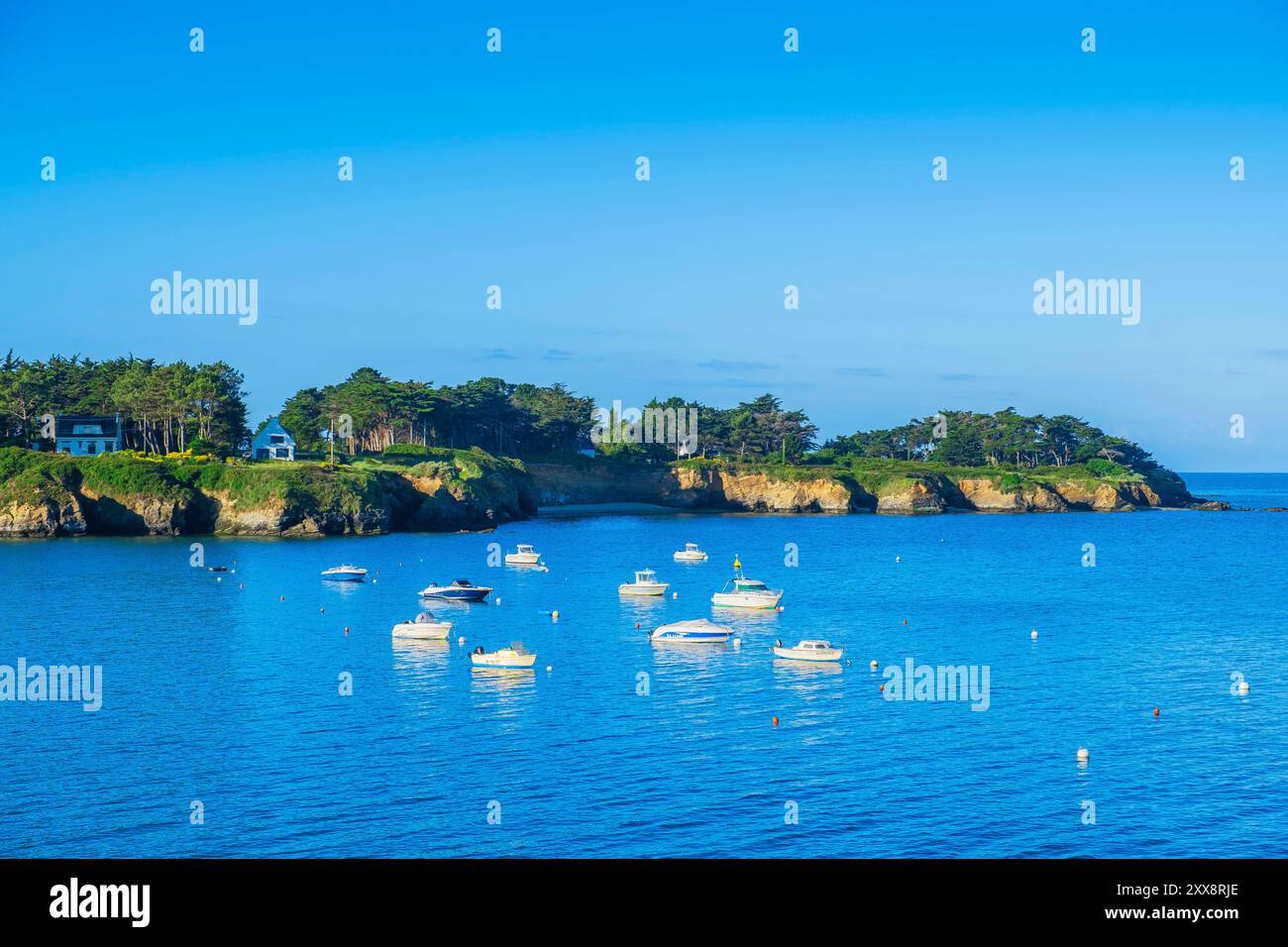 France, Morbihan, Penestin, bay in front of Marescle beach along the GR ...