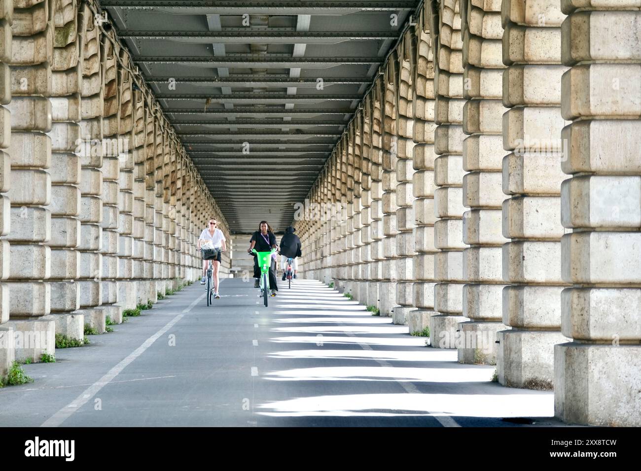 France, Paris, cycle path on the Bercy bridge Stock Photo - Alamy