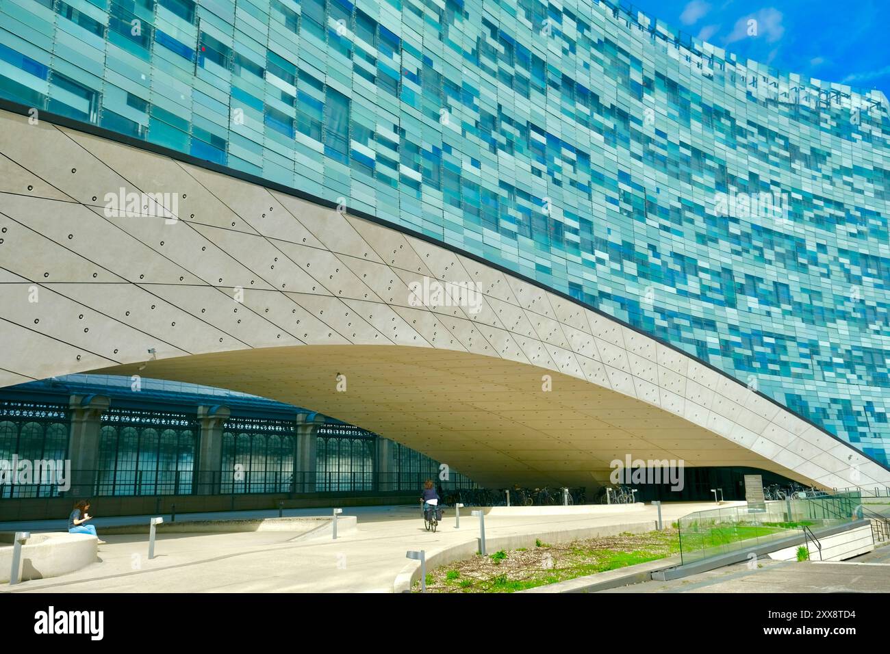 France, Paris, the headquarters of the daily newspaper Le Monde by the ...