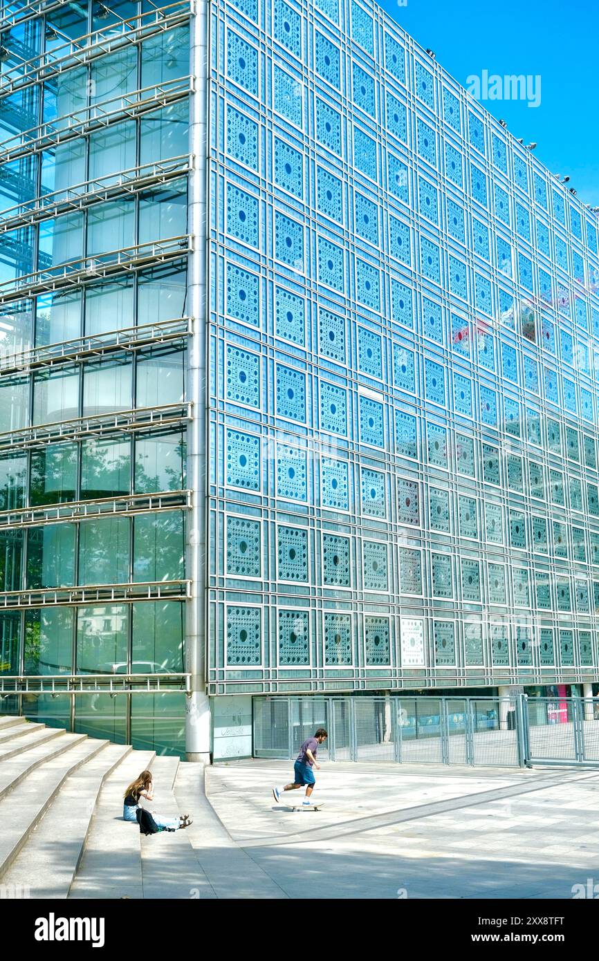France, Paris, Institut du Monde Arabe (IMA), designed by architects ...