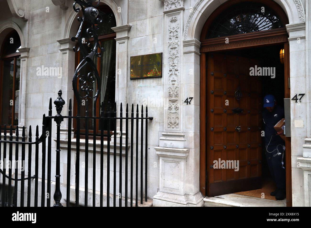 Swiss private bank mayfair london hi-res stock photography and images ...